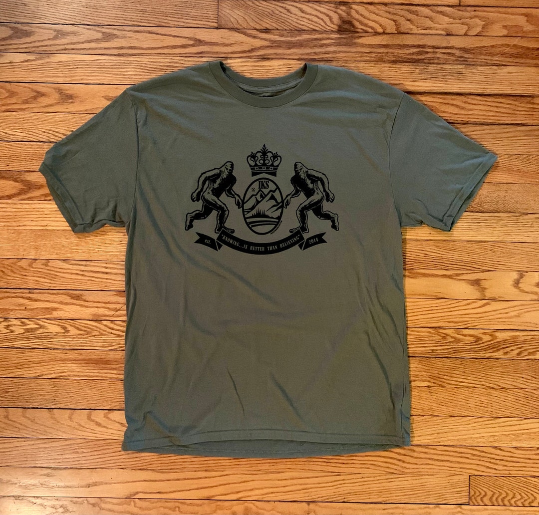Bigfoot T-shirt Sasquatch Squatch Iknowsquatch Crest I Know Squatch ...