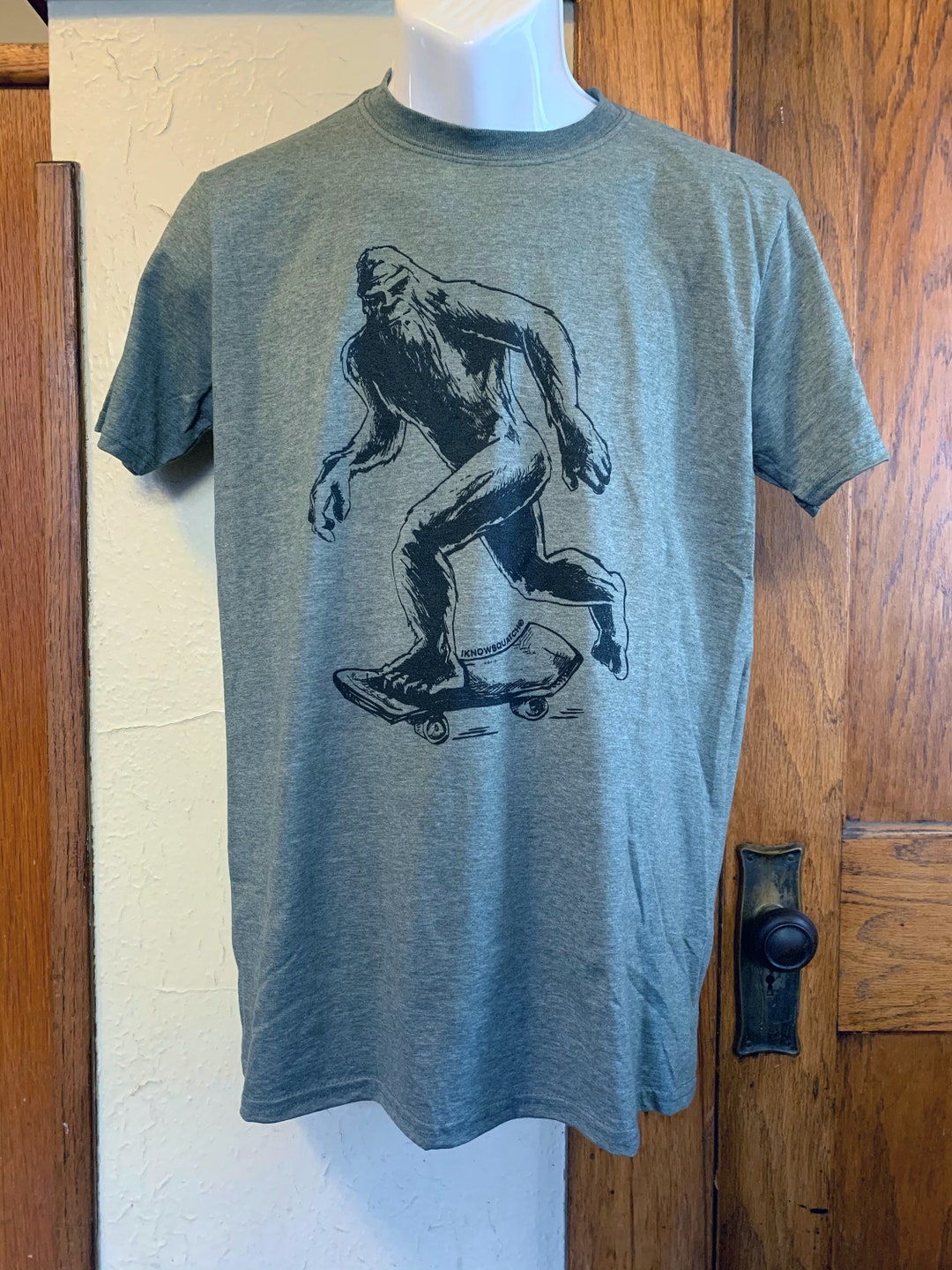 Bigfoot Shirt Sasquatch Squatch Skateboarding Strider Iknowsquatch I ...