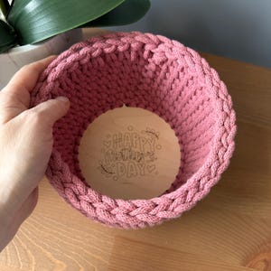 Crochet Basket Pattern With Wooden Base – PDF & Video Tutorial ...