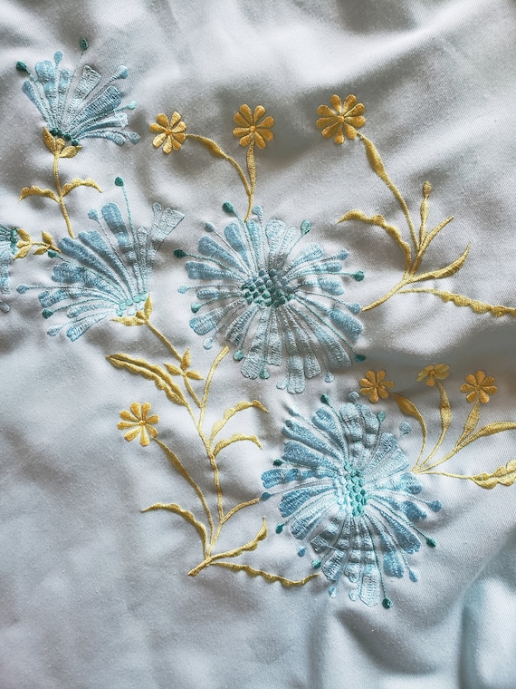 Light blue embroidered vintage ladies collared shirt … - Gem