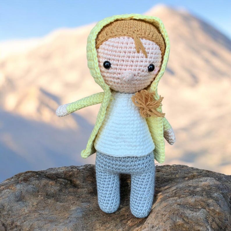 Cute Crochet Greta Thunberg Doll | Small Amigurumi Thunberg Plush Toy ...