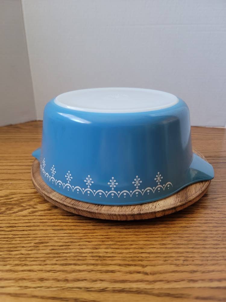 Vintage MCM 1970 Pyrex Blue Snowflake Garland Round Casserole - Etsy