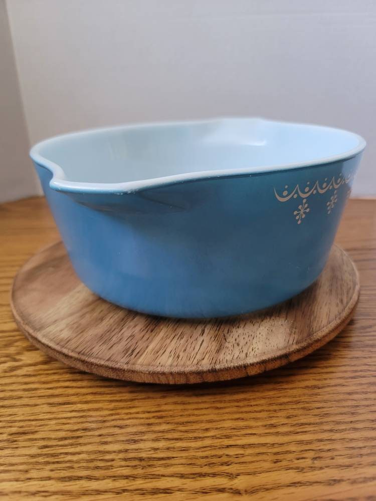 Vintage MCM 1970 Pyrex Blue Snowflake Garland Round Casserole - Etsy