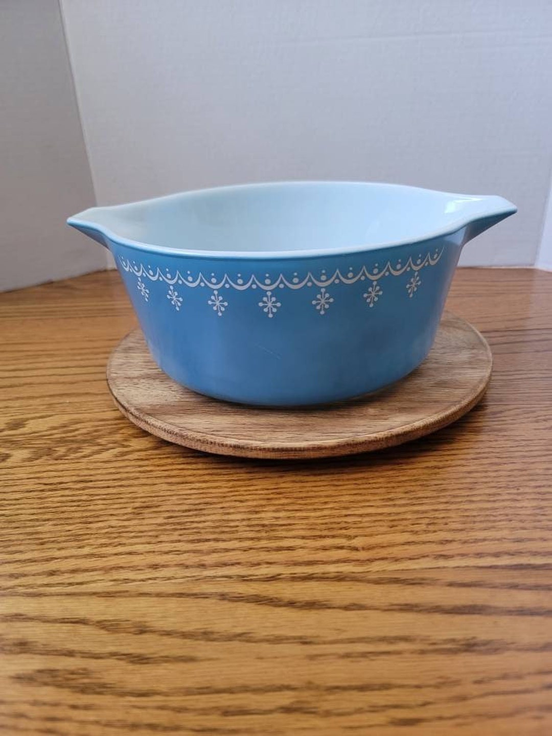 Vintage MCM 1970 Pyrex Blue Snowflake Garland Round Casserole 475B 2.5 ...