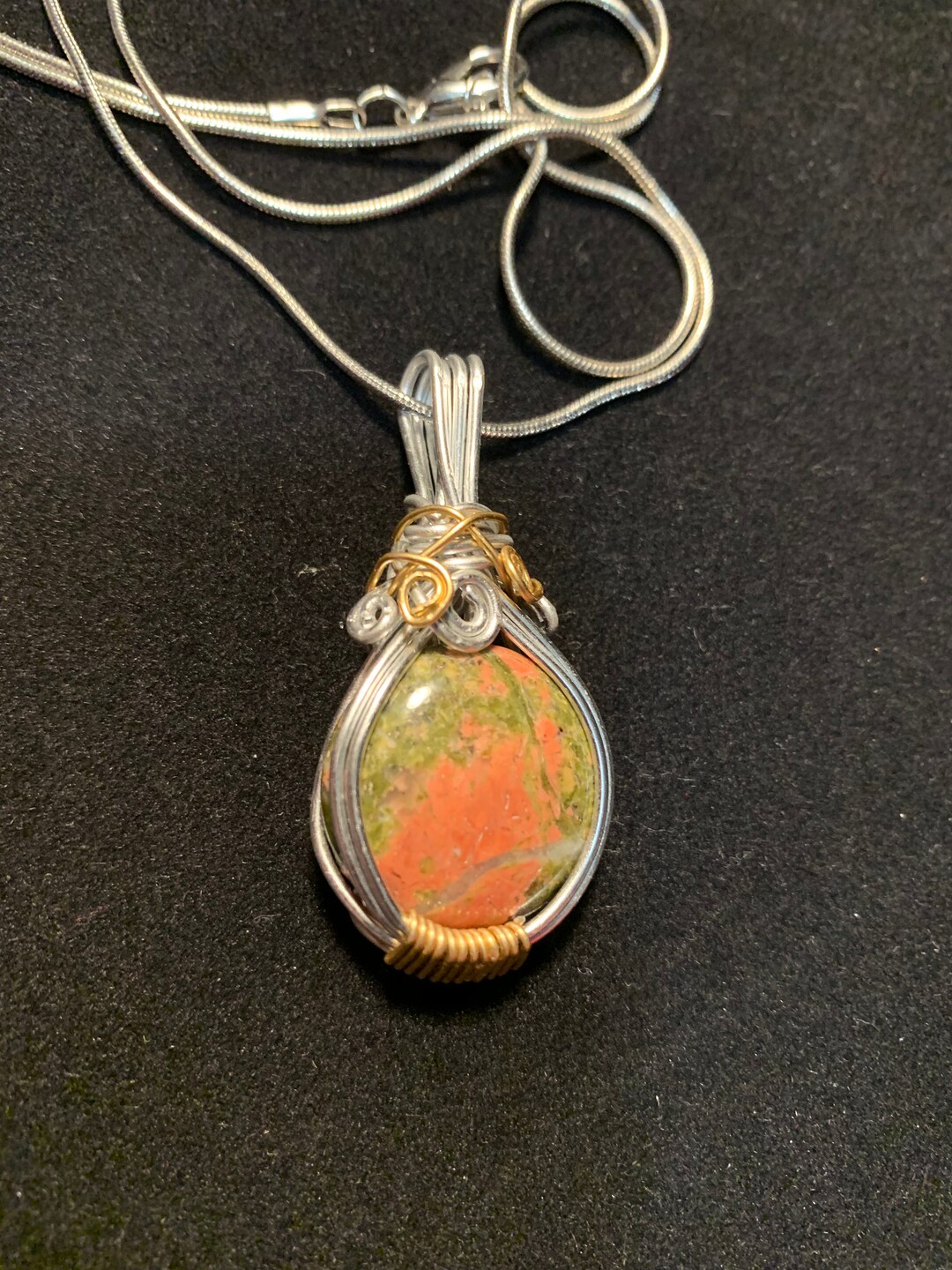 Unakite Tear Drop Stone con alambre de dos tonos durante y cadena ...