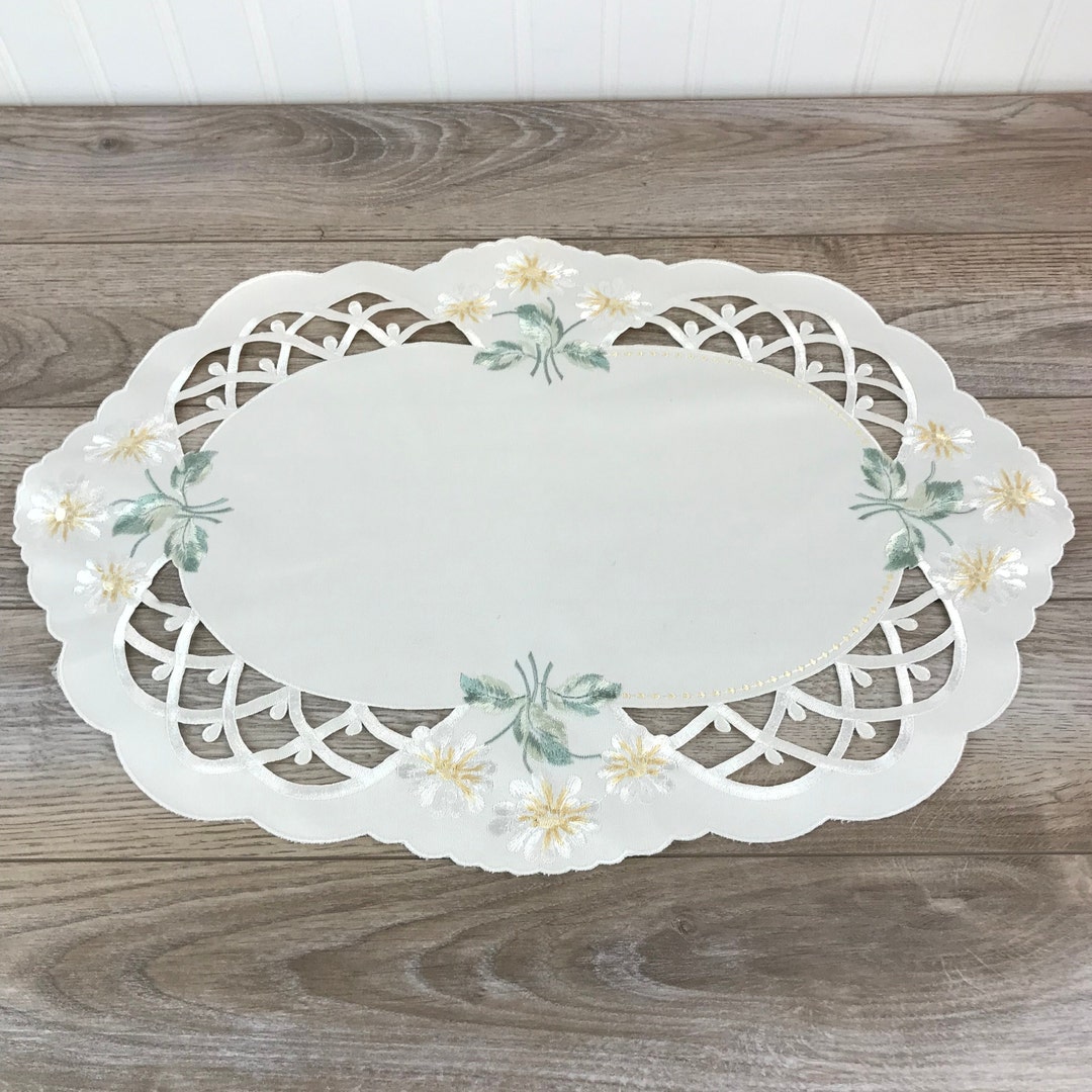 Vintage Off-white Embroidered Table Topper With Green & Yellow Daisies ...