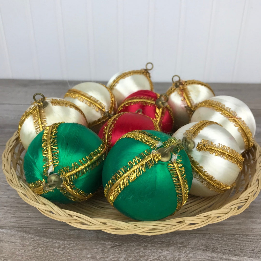 Vintage White Red & Green X-mas Satin Balls, Set of 10 Satin Thread ...