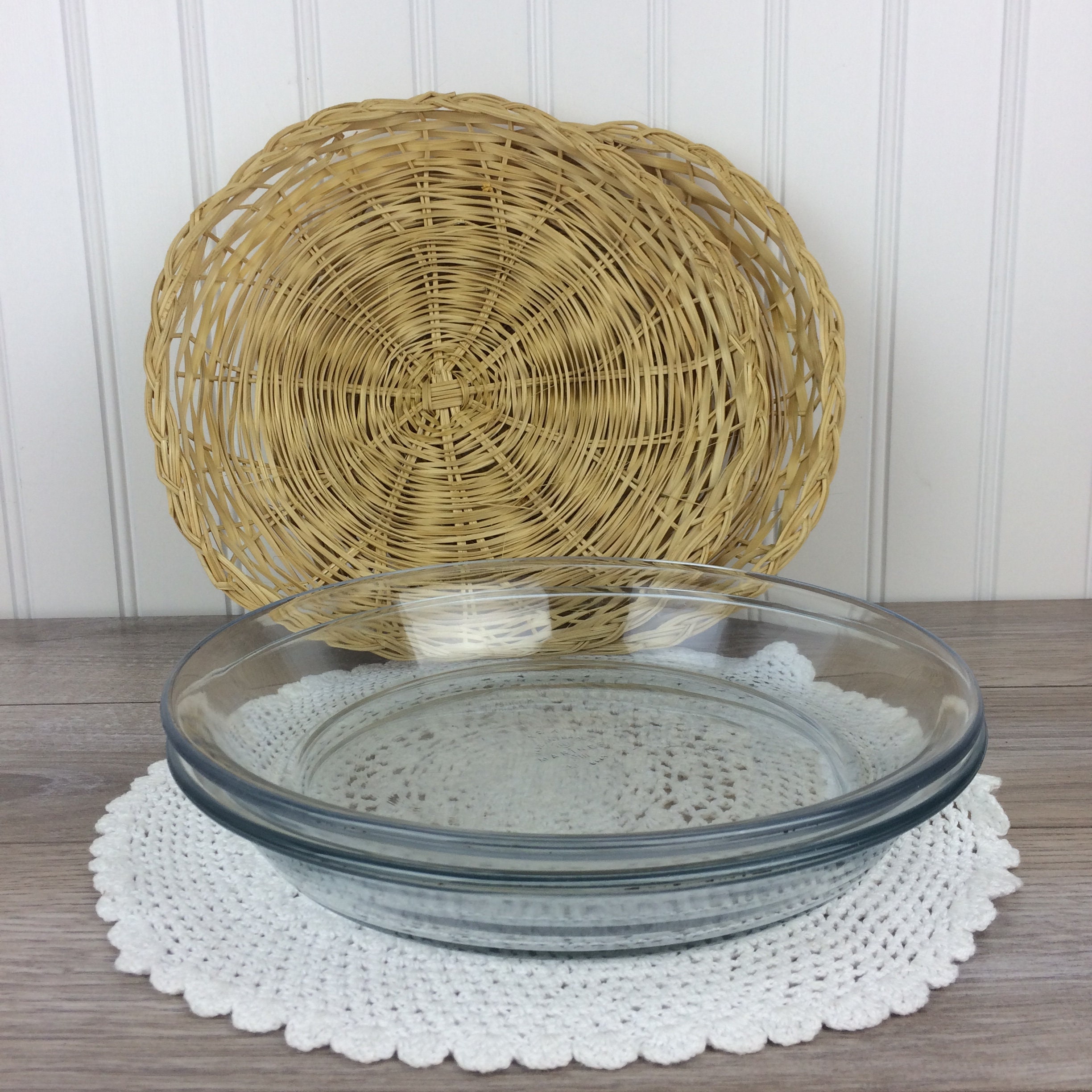 Set of 2 Glass 9 inch Pie Plates w/ Wicker Plate Holders | Etsy