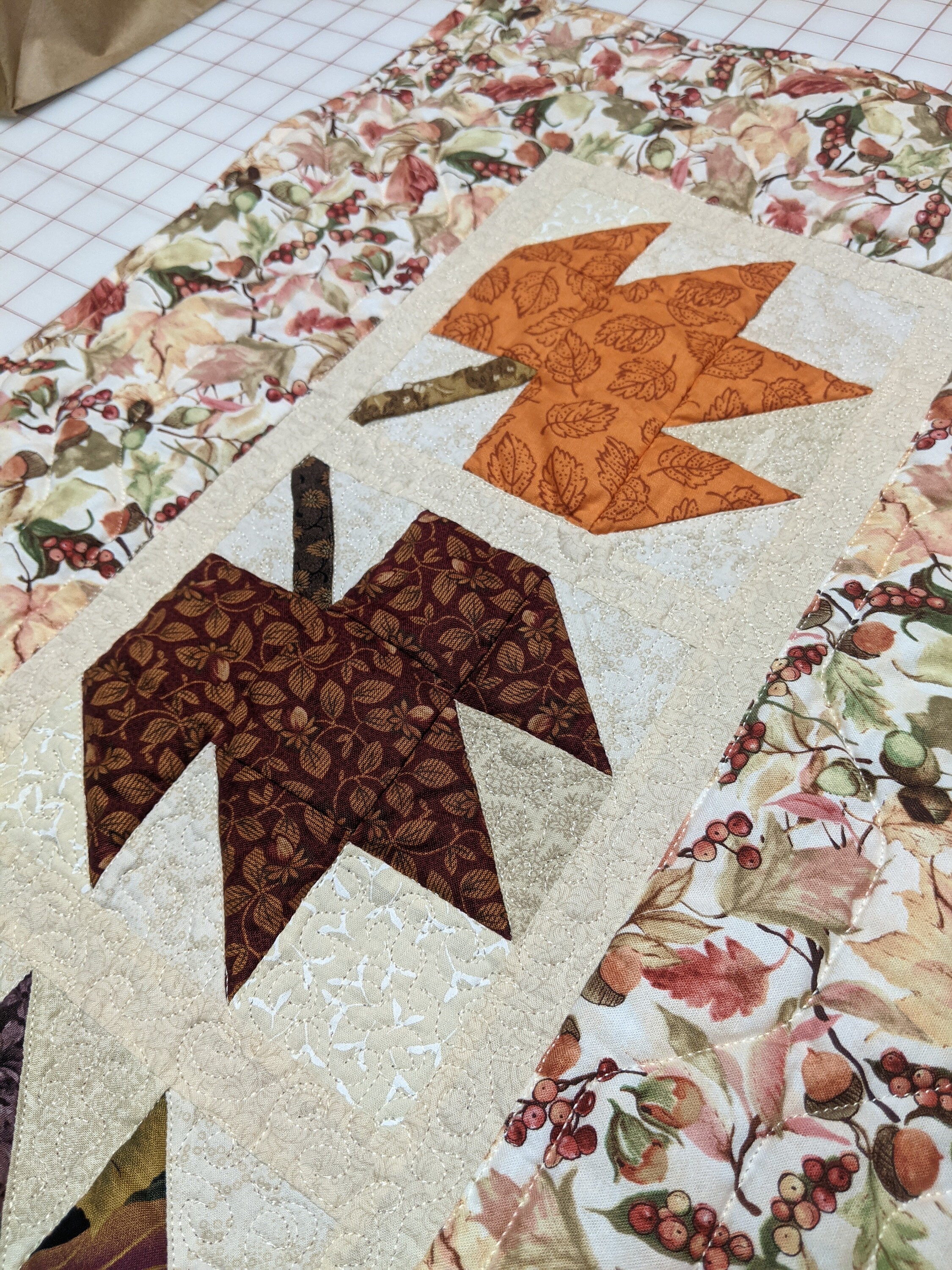 Maple Leaf Table Runner, Acorn Edge - Etsy