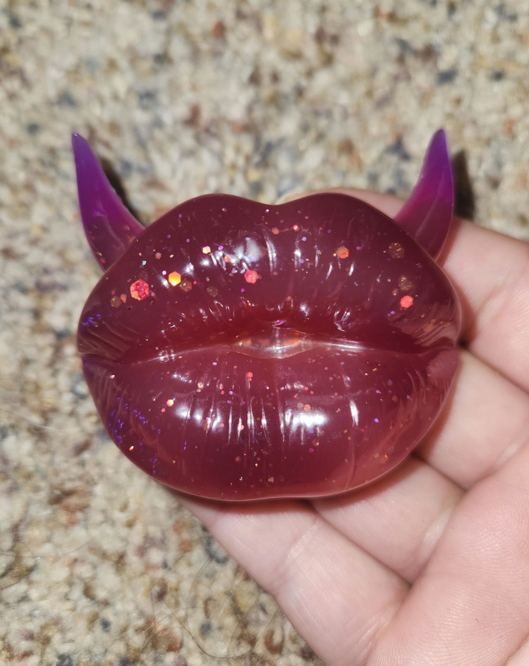 Resin Solar Uv Sun Color Changing Horned Resin Lip Pendant Necklace ...