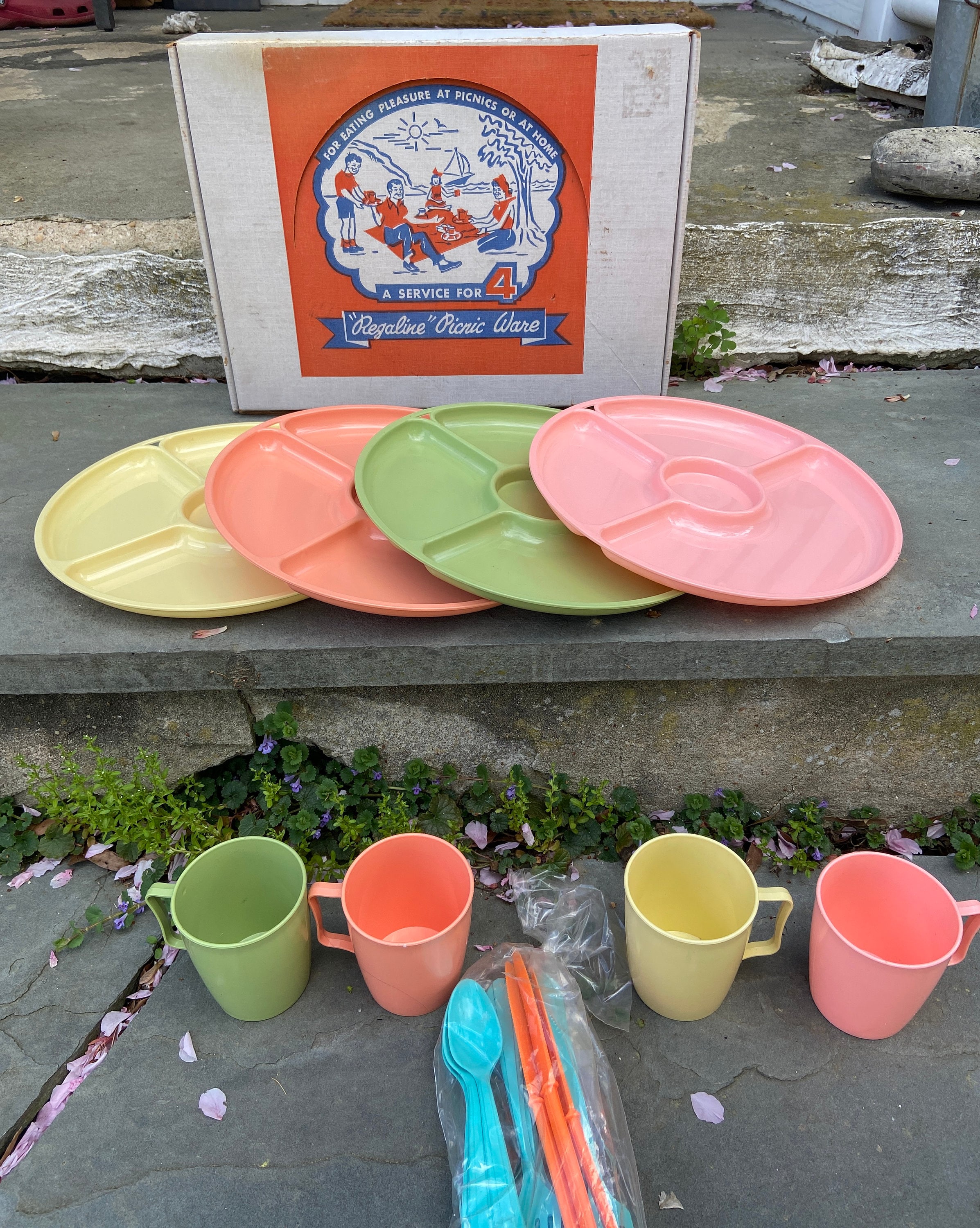 Vintage MCM Regaline Picnic Ware, Service for 4, "for Eating Pleasure ...