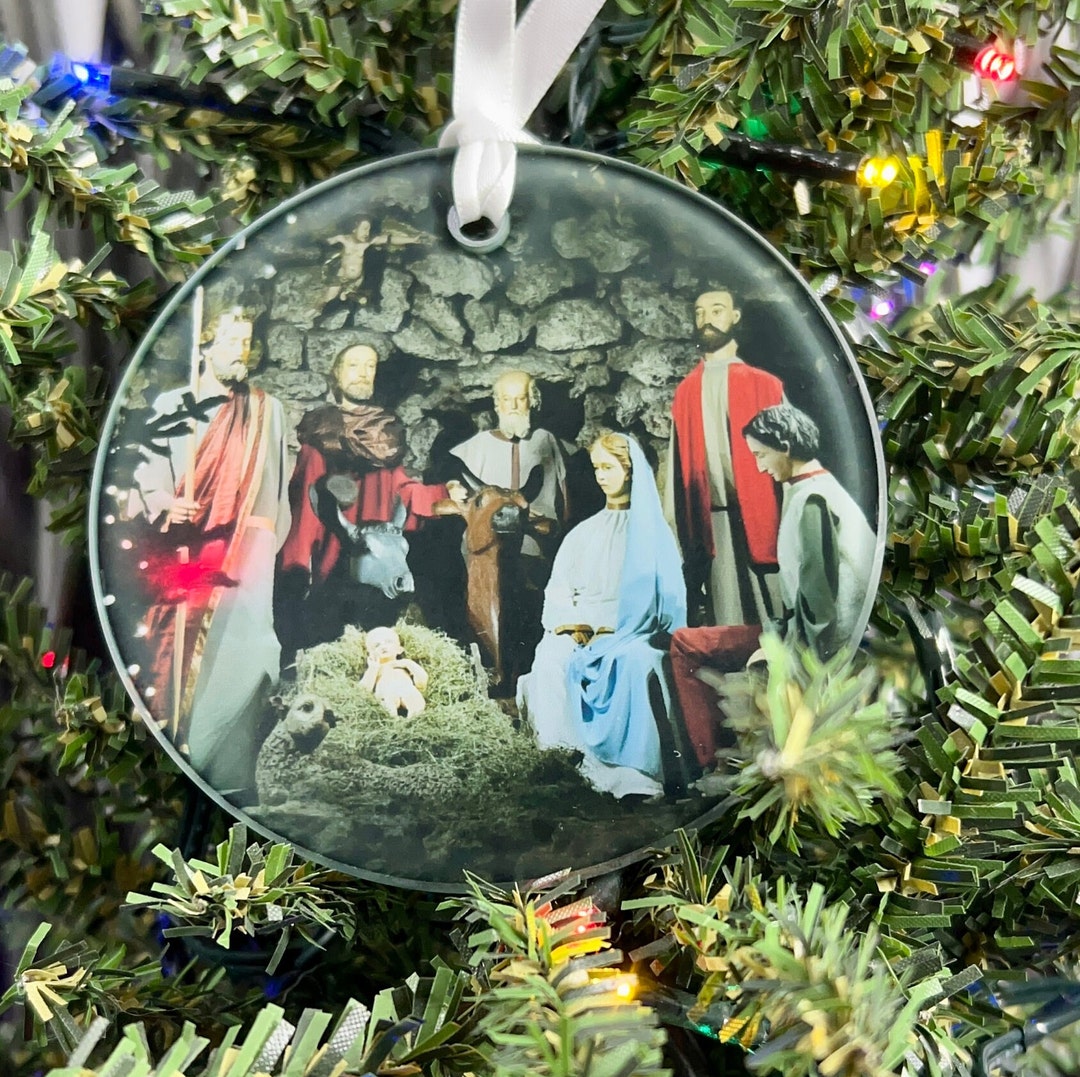 Nativity Scene Glass Ornament / Suncatcher - Etsy