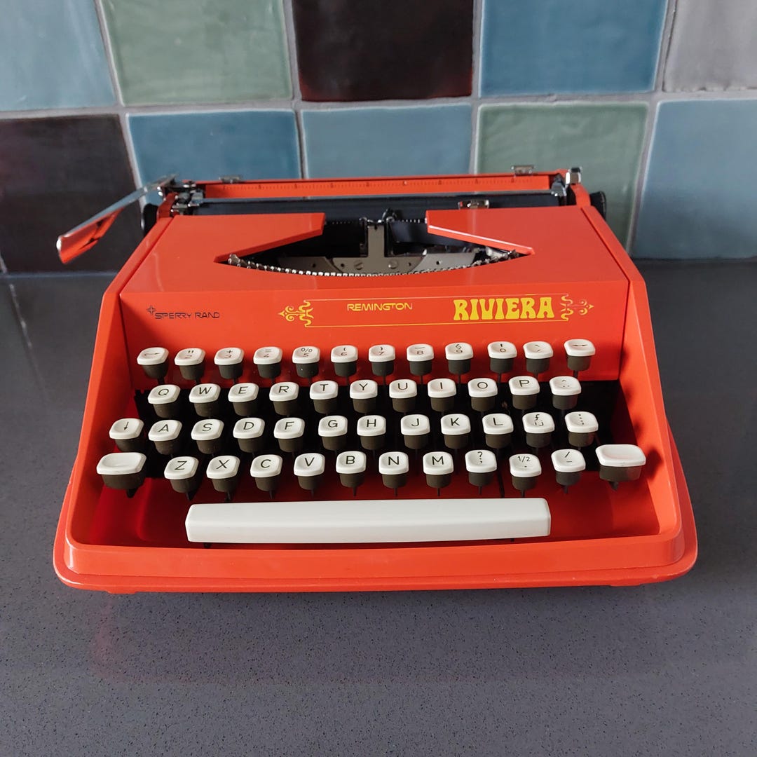 Typewriter Remington Sperry Rand Riviera QWERTY Typewriter WORKING With ...