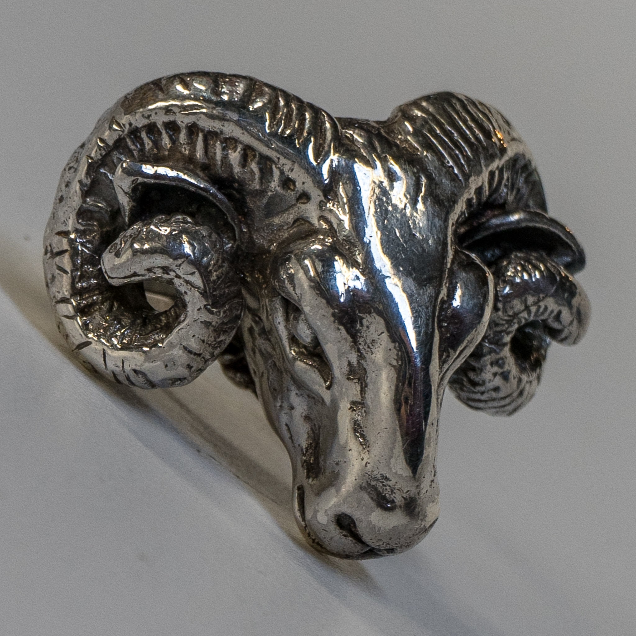 Amazing details on our Rams Head Ring with curled horns .925 | Etsy
