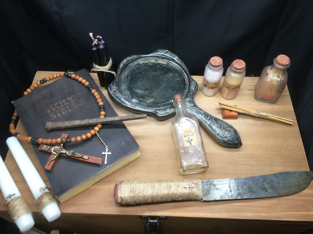 Vampire Hunting Kit, Vampire Movie Prop, Cosplay, Halloween Decorations ...