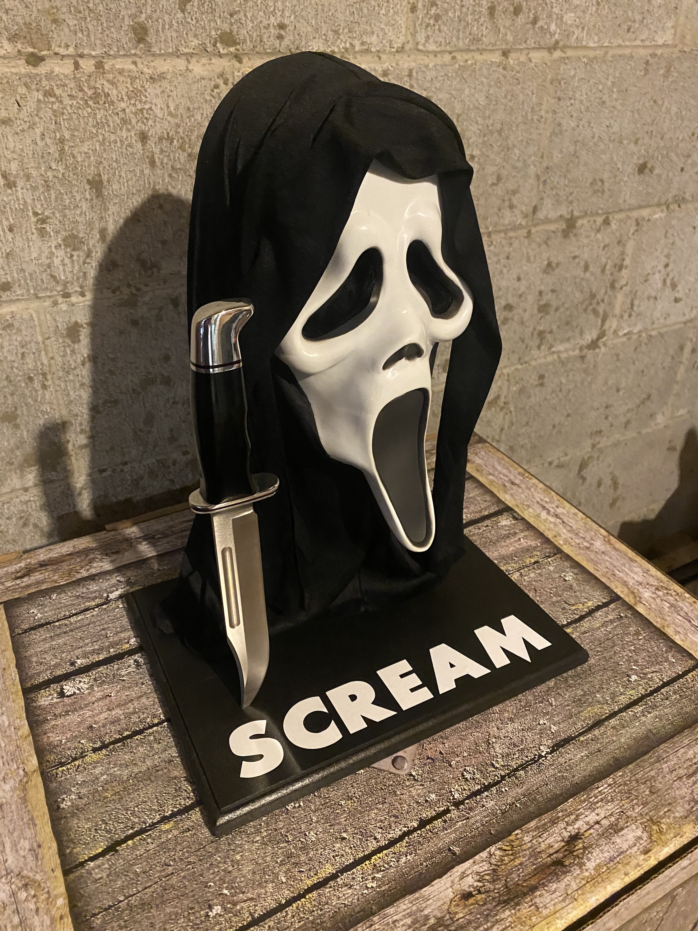 Scream Mask Knife