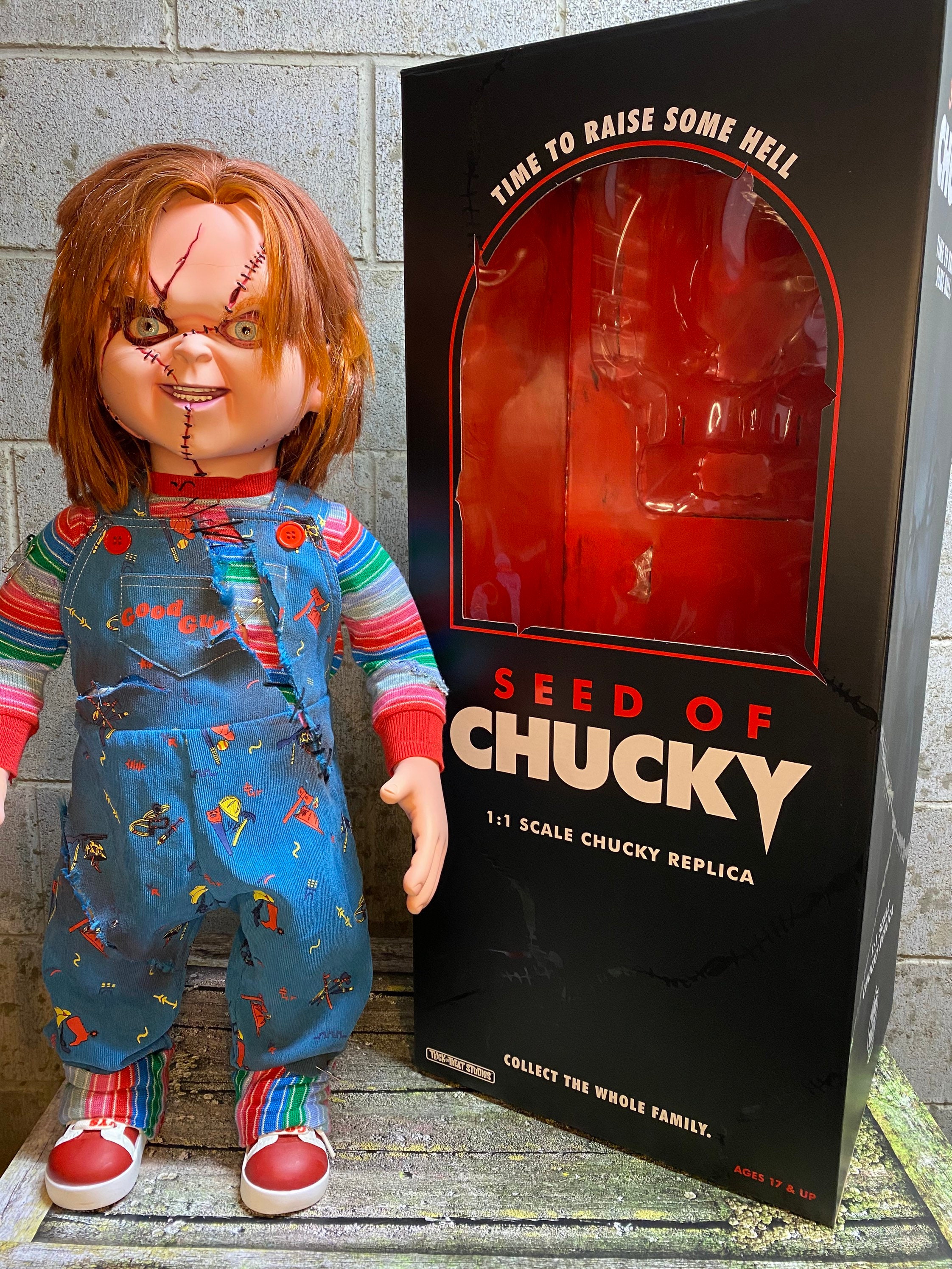 Entertainment Memorabilia Merchandise & Promotional CHUCKY BOX ...