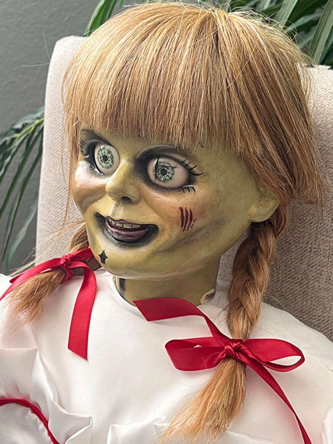 Annabelle Horror MOVIE The Scary Closet Prop Doll ASSINADO POR ELENCO ...