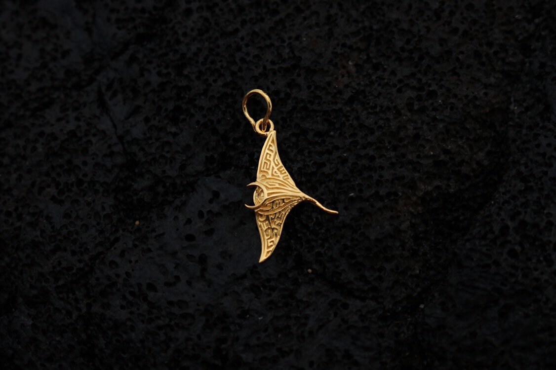 18K Gold Vermeil Manta Ray Necklace Pendant. - Etsy