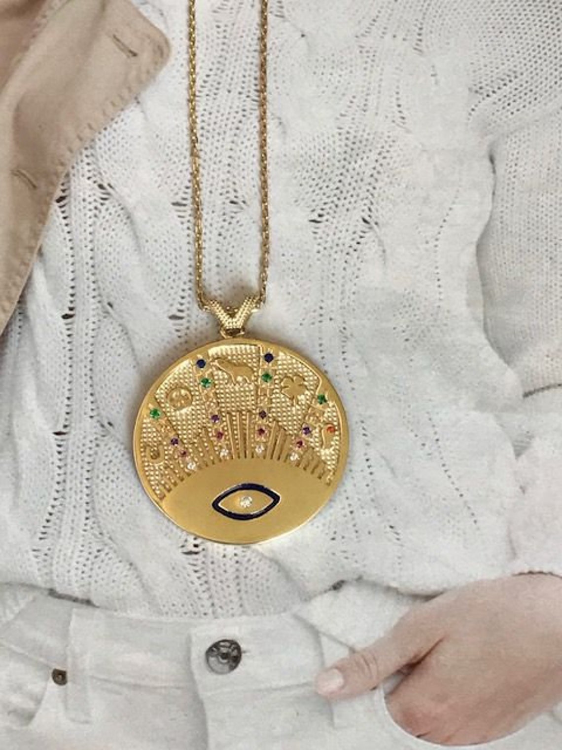 Gold Madelion Necklacemedallion Pendantgold Medallion - Etsy