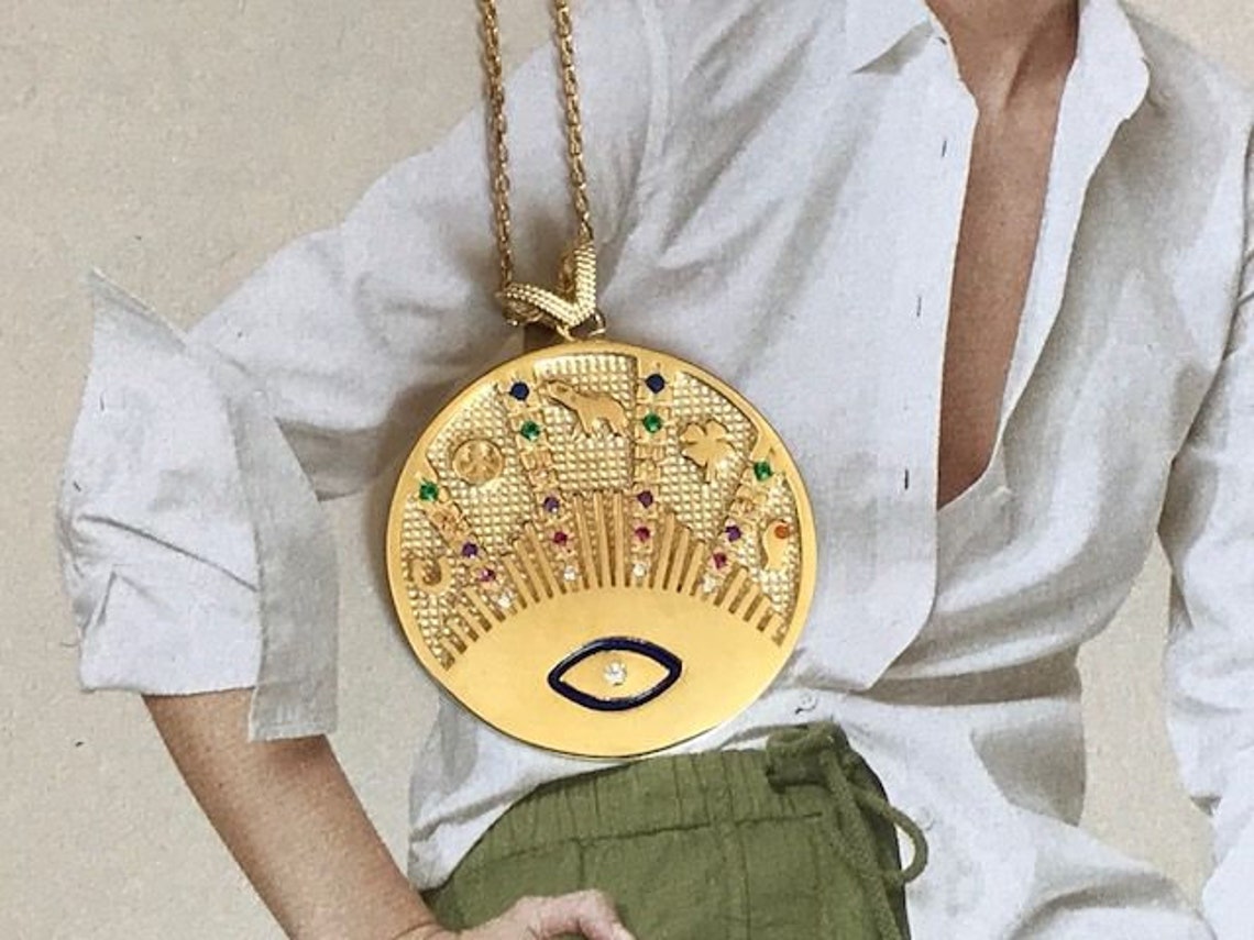 Gold Madelion Necklacemedallion Pendantgold Medallion - Etsy