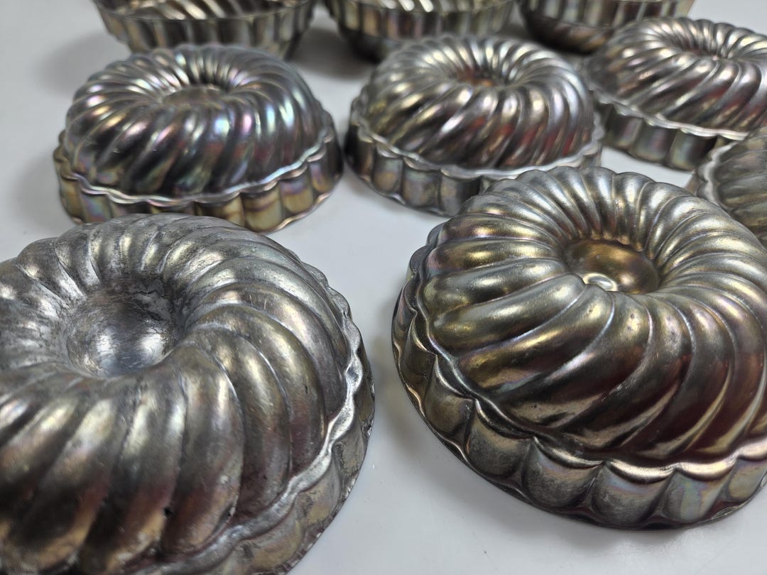 15 Vtg Small Metal Molds, 3.75 Inch Diameter // Small Aluminum Baking ...