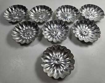 37 Vtg Small Metal Molds, 2.75 to 3.75 Inch Widths // Small Aluminum ...