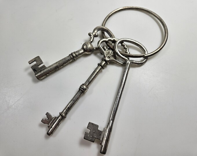 Skeleton Keys on Ring, Each Key 5 Inches Long // Antique Look, Silver ...