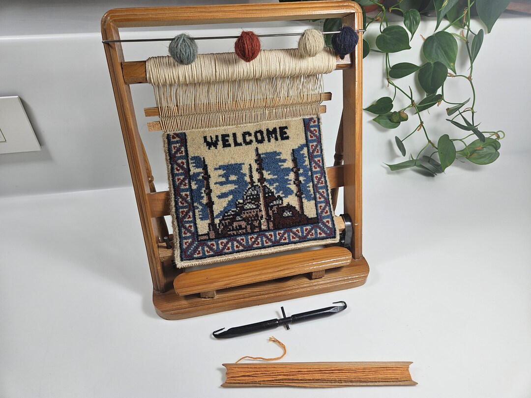 Vtg Small Tabletop Loom With Sample Rug // Loom 11 X 12 X 5.5 Inches ...