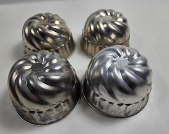 37 Vtg Small Metal Molds, 2.75 to 3.75 Inch Widths // Small Aluminum ...