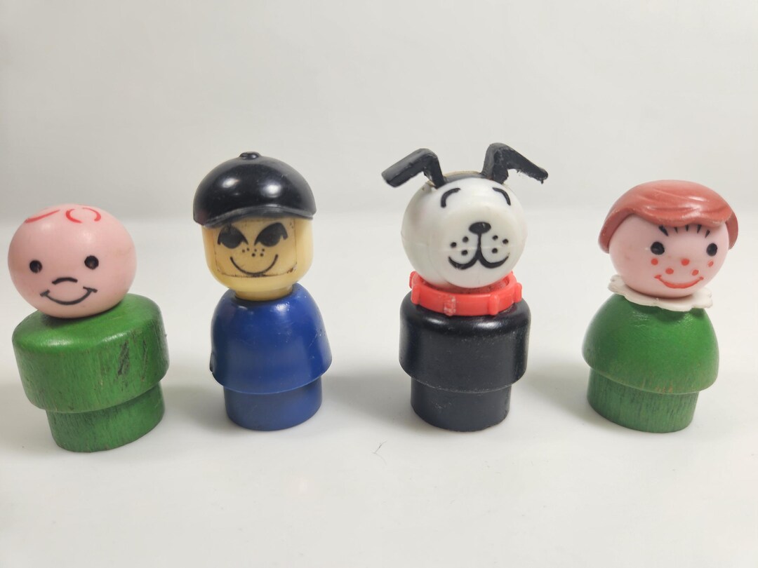 3 Vtg 1970s-80s Fisher Price Little People + Bonus Guy // 2 Wood Bases ...