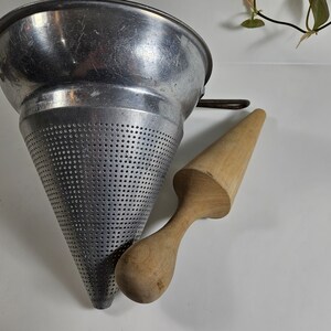 Vtg Aluminum Cone Strainer With Wooden Pestle Masher // Colander 9.25 ...