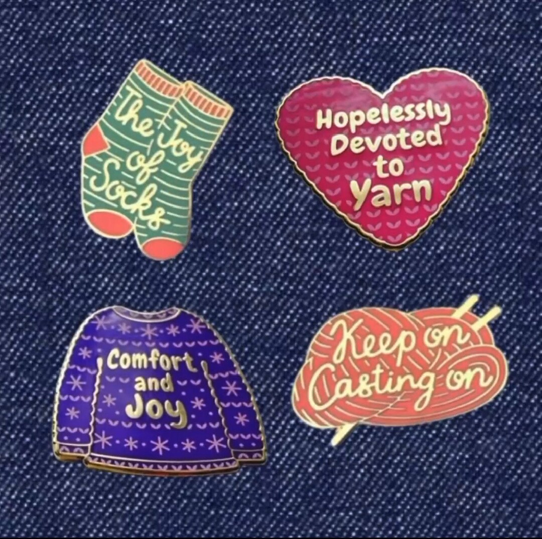 Christmas Gift Set of 4 Knitting and Crochet Enamel Pin Badges Gifts ...