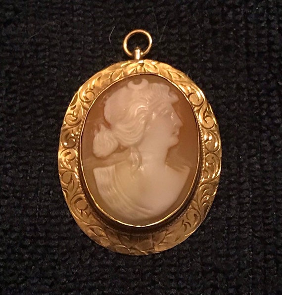 Vintage 14k Gold Cameo Pin, Beautiful Metalwork and D… - Gem Vintage 14k Gold Cameo Pin, Beautiful Metalwork and D… - Gem