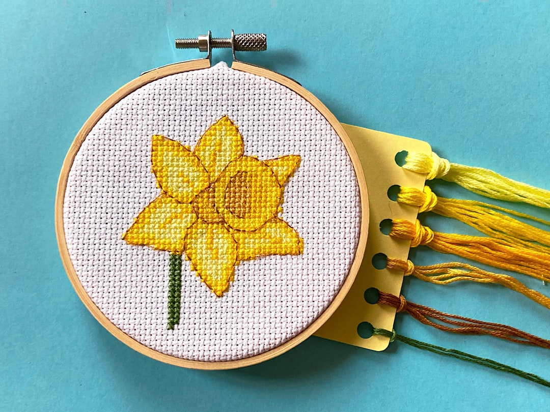 Daffodil Cross Stitch Kit With Hoop - Counted Cross Stitch Kit for ...