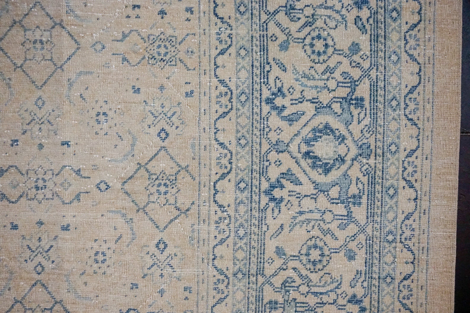 10’4 X 14’4 Classic Vintage Rug Creamy White + Blue 60’s Carpet - Etsy