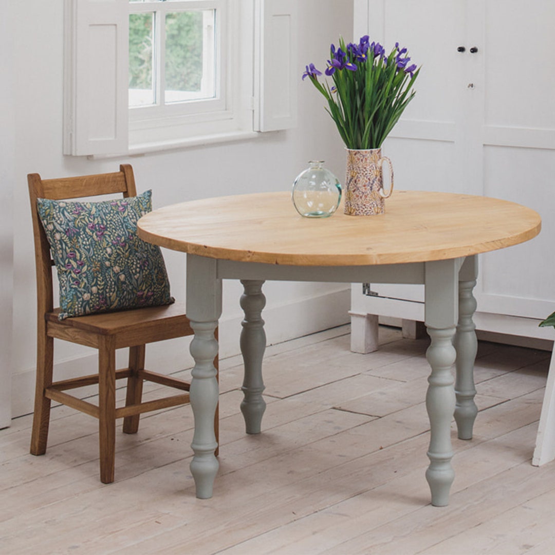 Round Farmhouse Table | Round Dining Table | Painted Farmhouse Dining ...
