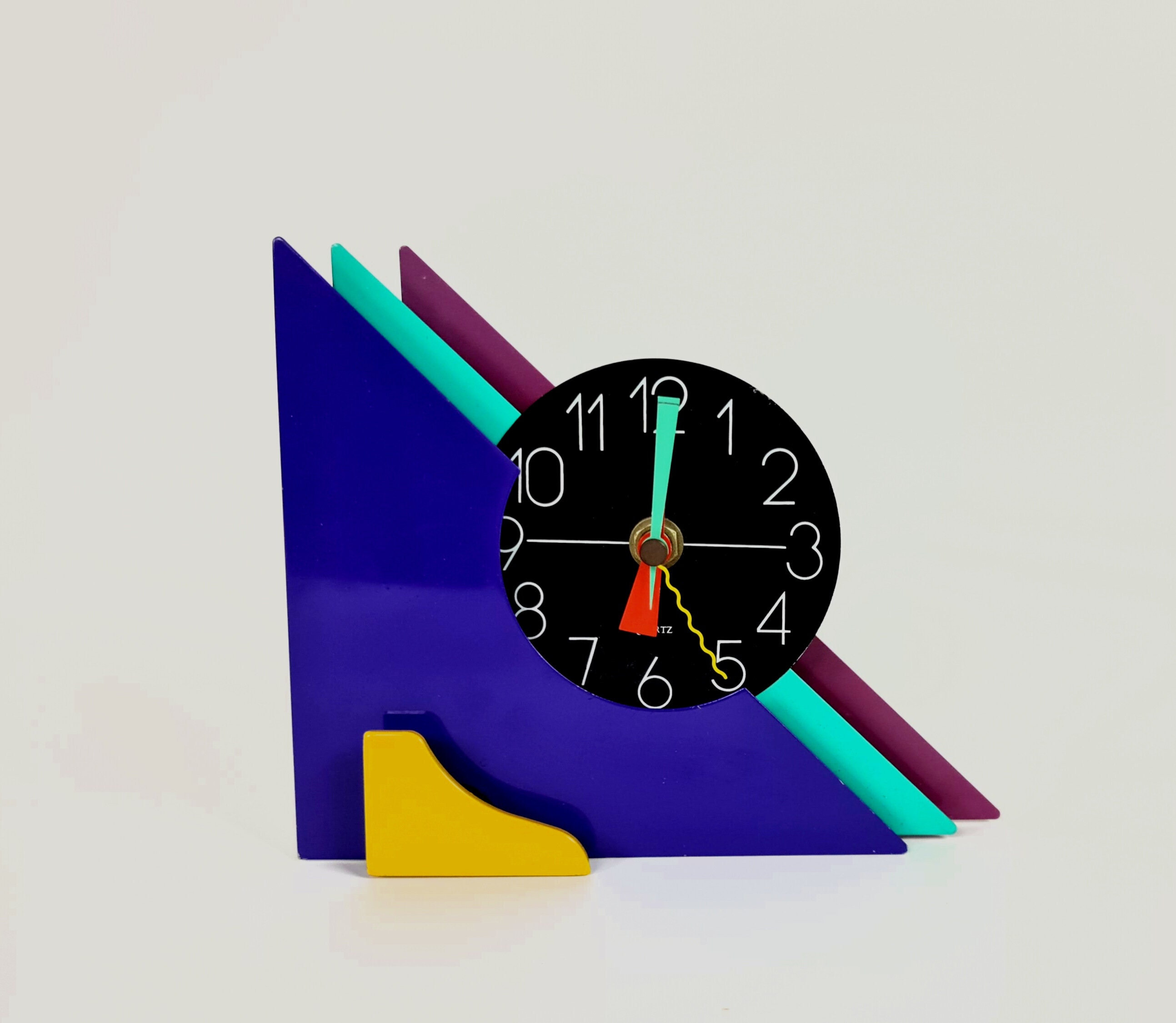 pop art - post modern Quartz Memphis Milano style table clock Clocks ...