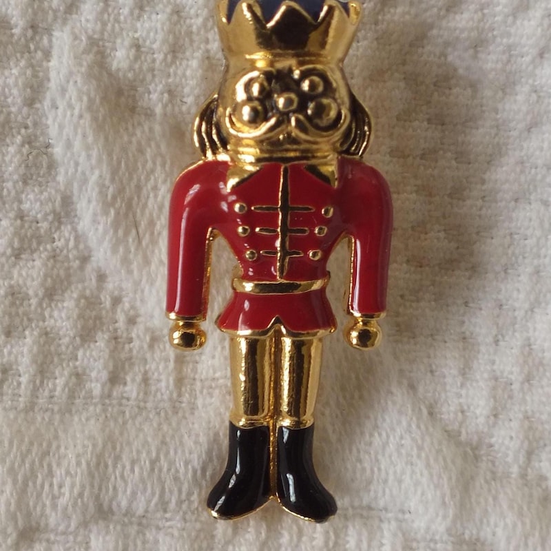 Avon Brooch With Pearls - Etsy