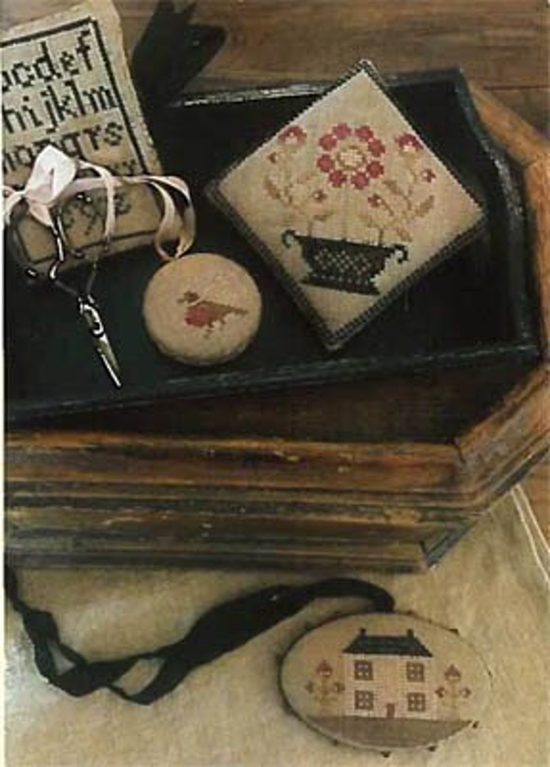 STACY NASH PRIMITIVES "farmhouse Sampler Pinkeep, Pin Disk & Scissor Fob" Counted Cross Stitch ...