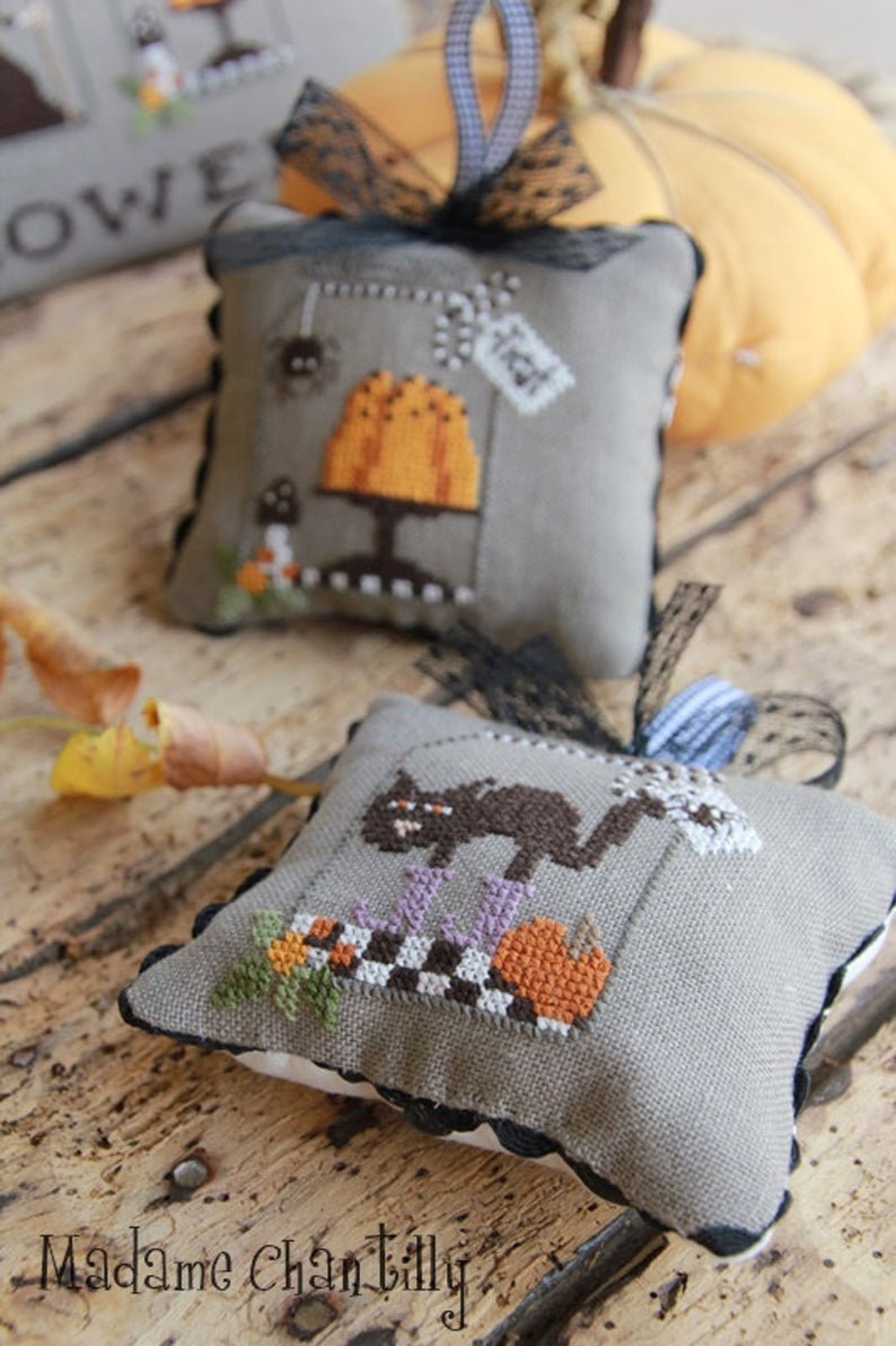 MADAME CHANTILLY Halloween Week Counted Cross | Etsy