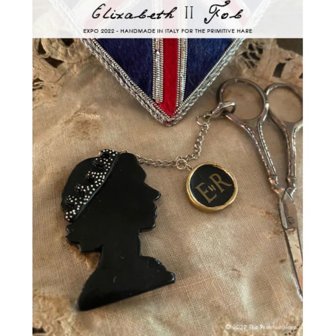The PRIMITIVE HARE "elizabeth II Scissor Fob" ~ Expo 2022 - Etsy
