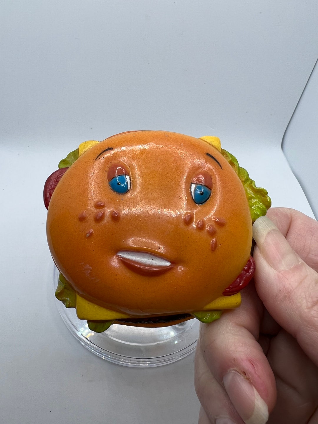 Imán de nevera vintage Arjon con forma de hamburguesa antropomórfica ...