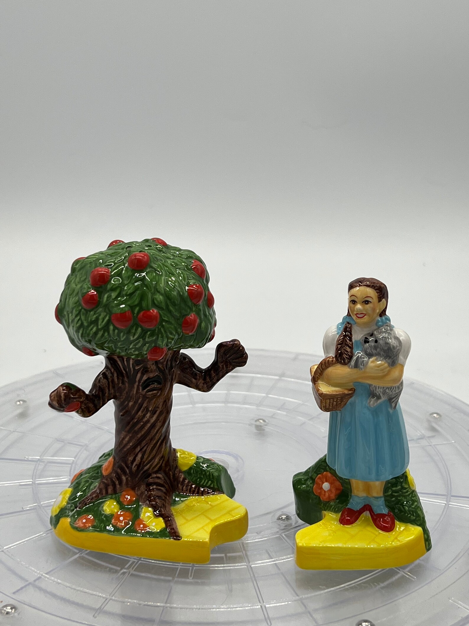 1999 the Wizard of Oz Crabby Apple Tree Scene Salt and Pepper - Etsy