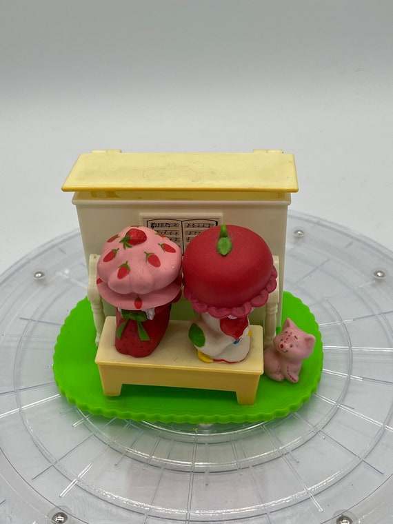 1980 Strawberry Shortcake and Apple Dumpling Music Box. - Etsy