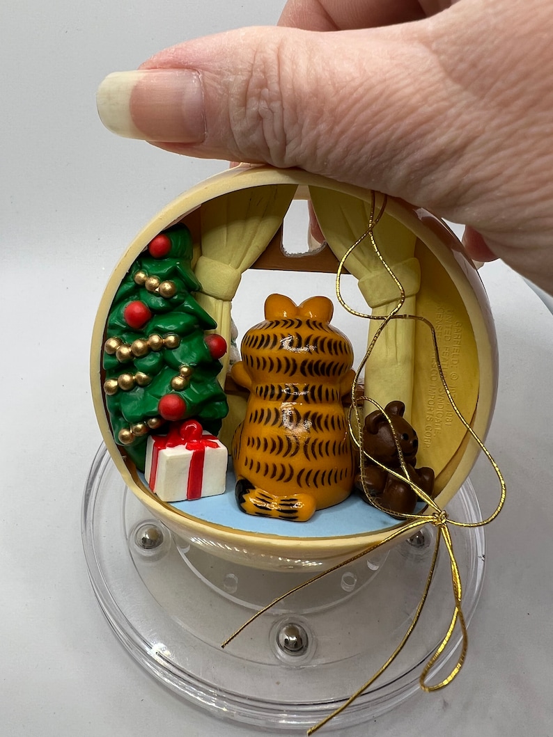 1978 Enesco Garfield “watching at the Window” Christmas Ornament. - Etsy