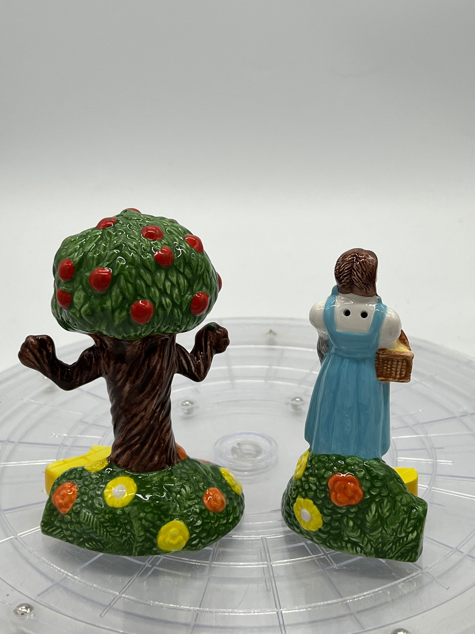 1999 the Wizard of Oz Crabby Apple Tree Scene Salt and Pepper - Etsy