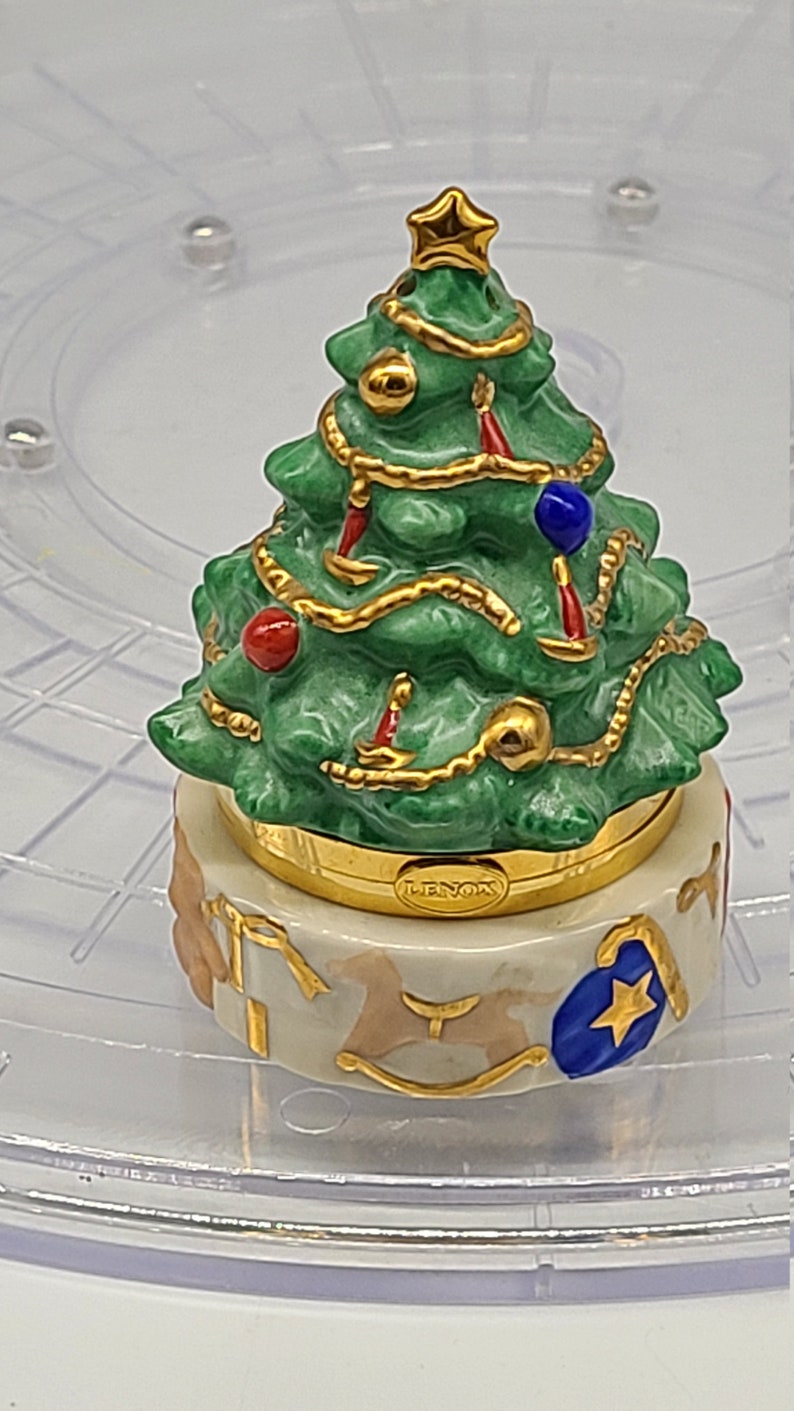 Give Christmas Trinket Boxes And Surprise Someone Special