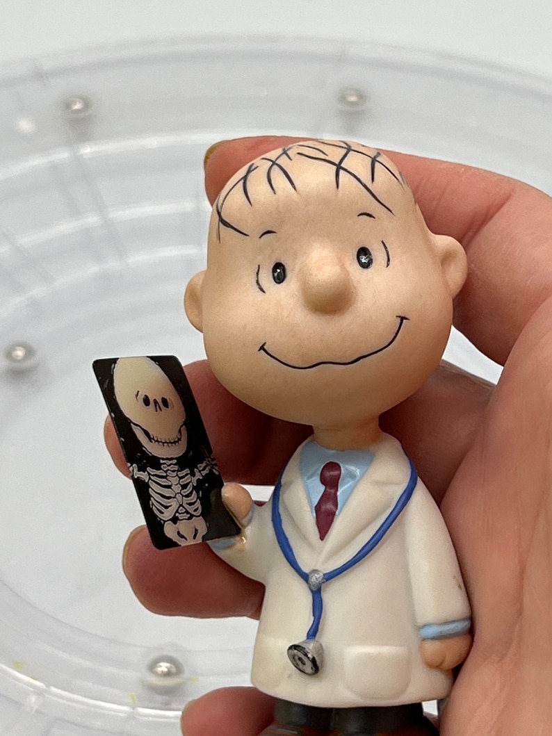2000 Ceramic Peanuts Hallmark Cards Limited Edition “linus, M.D ...