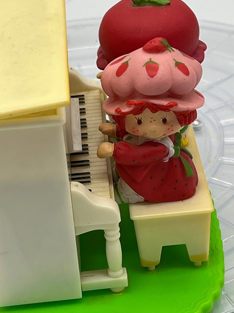 1980 Strawberry Shortcake and Apple Dumpling Music Box. - Etsy